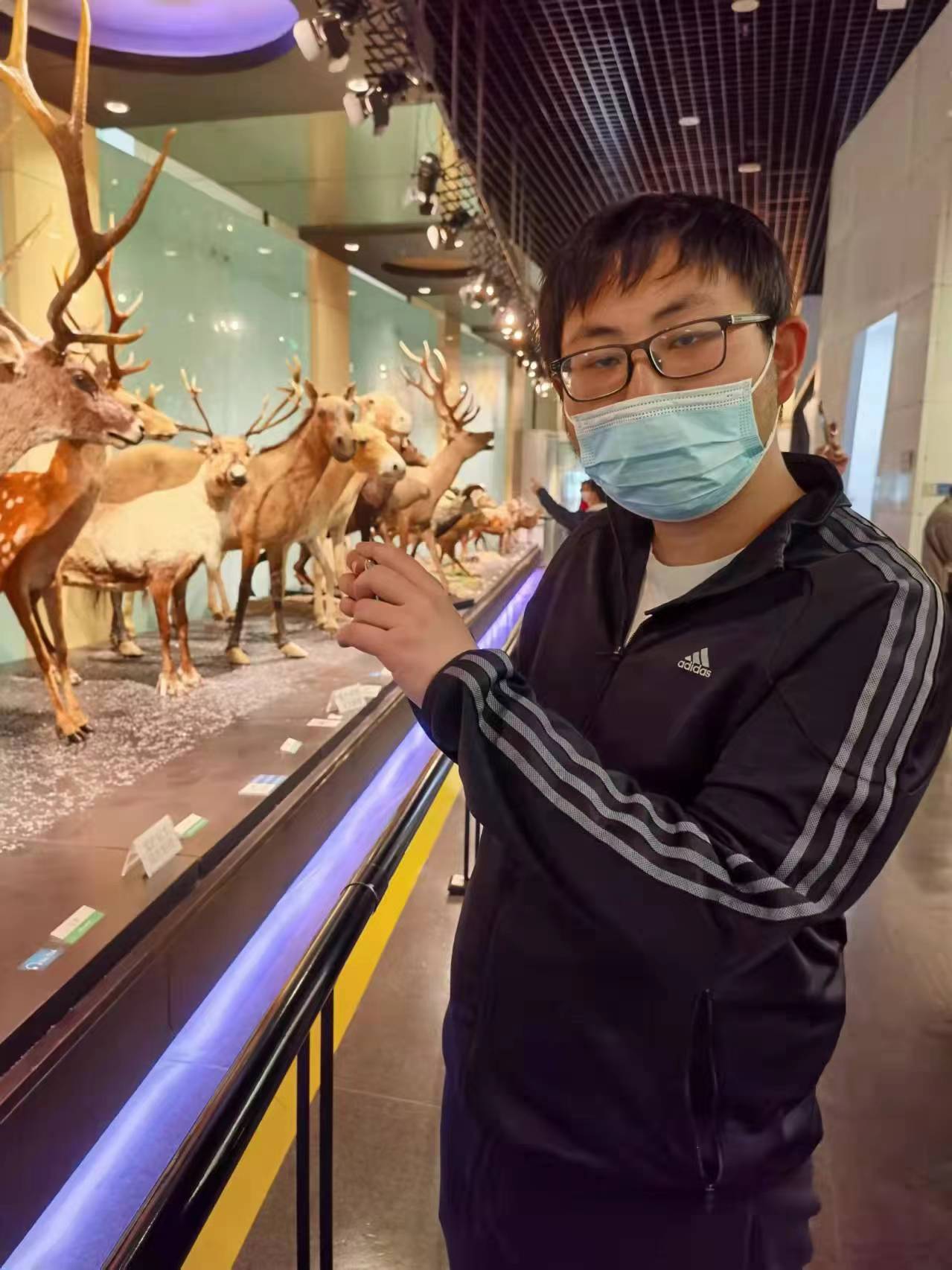 个人简介 Resume – 风拂长竿星露冷,孤灯微火自明黄。